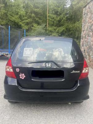 Black Honda Jazz 2005 in Vilnius, with an engine capacity of 1.34 L and mileage of 222 thousand km for 1850 €, photo 24 on AUTOMOTO.COM.LV