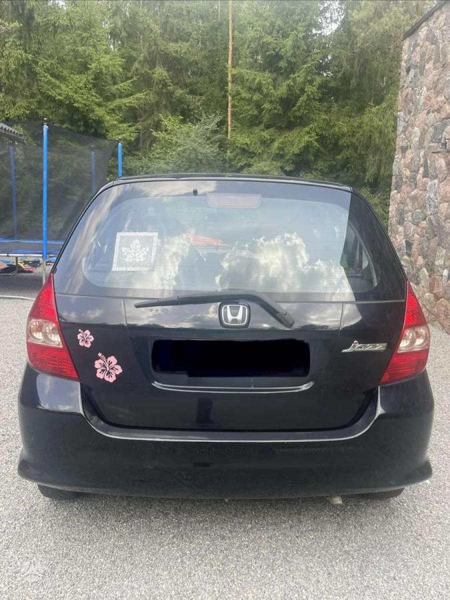 Black Honda Jazz 2005 in Vilnius, with an engine capacity of 1.34 L and mileage of 222 thousand km for 1850 €, photo 24 on AUTOMOTO.COM.LV