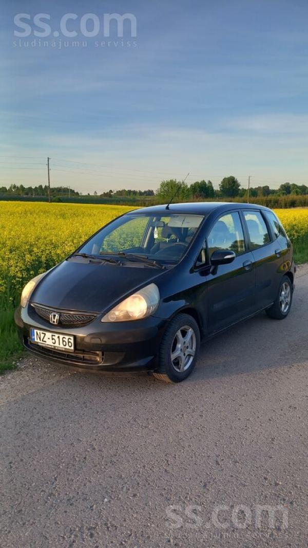 Black Honda Jazz 2006 in Ogre, with an engine capacity of 1.40 L and mileage of 208 thousand km for 1800 €, photo 1 on AUTOMOTO.COM.LV