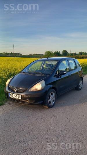 Melns Honda Jazz 2006 Ogre, ar dzinēja tilpumu 1.40 L un nobraukumu 208 tūkst. km par 1800 €, foto  vietnē AUTOMOTO.COM.LV