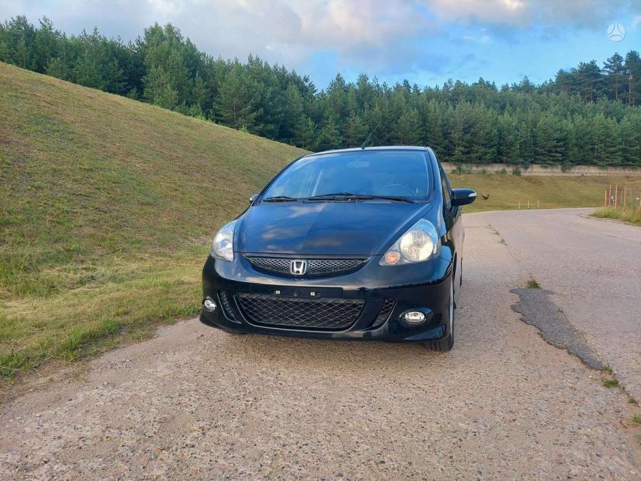 Melns Honda Jazz 2006 Viļņa, ar dzinēja tilpumu 1.40 L un nobraukumu 197 tūkst. km par 2500 €, foto 1 vietnē AUTOMOTO.COM.LV