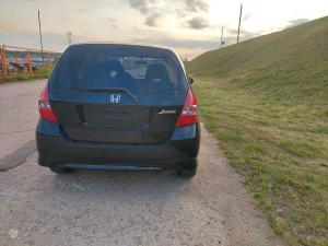 Melns Honda Jazz 2006 Viļņa, ar dzinēja tilpumu 1.40 L un nobraukumu 197 tūkst. km par 2500 €, foto 5 vietnē AUTOMOTO.COM.LV