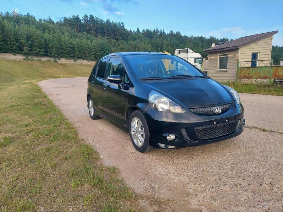 Melns Honda Jazz 2006 Viļņa, ar dzinēja tilpumu 1.40 L un nobraukumu 197 tūkst. km par 2500 €, foto 7 vietnē AUTOMOTO.COM.LV