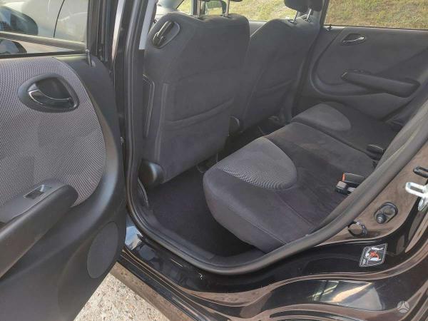 Melns Honda Jazz 2006 Viļņa, ar dzinēja tilpumu 1.40 L un nobraukumu 197 tūkst. km par 2500 €, foto 9 vietnē AUTOMOTO.COM.LV