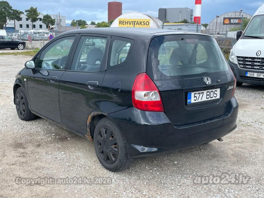 Black Honda Jazz 2006 in Tallinn, with an engine capacity of 1.20 L and mileage of 175 thousand km for 1100 €, photo 3 on AUTOMOTO.COM.LV