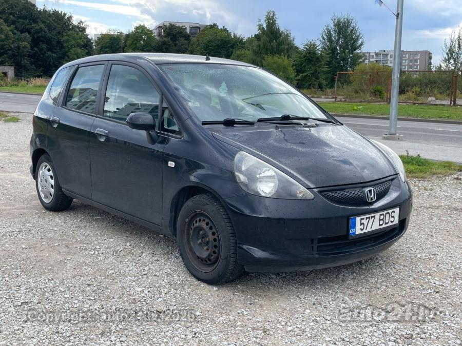Black Honda Jazz 2006 in Tallinn, with an engine capacity of 1.20 L and mileage of 175 thousand km for 1100 €, photo 5 on AUTOMOTO.COM.LV