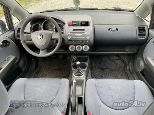 Melns Honda Jazz 2006 Tallina, ar dzinēja tilpumu 1.20 L un nobraukumu 175 tūkst. km par 1100 €, foto 6 vietnē AUTOMOTO.COM.LV