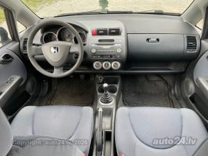 Black Honda Jazz 2006 in Tallinn, with an engine capacity of 1.20 L and mileage of 175 thousand km for 1100 €, photo 7 on AUTOMOTO.COM.LV