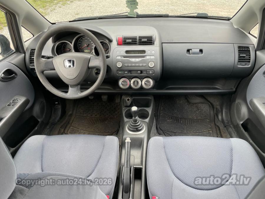 Black Honda Jazz 2006 in Tallinn, with an engine capacity of 1.20 L and mileage of 175 thousand km for 1100 €, photo 7 on AUTOMOTO.COM.LV