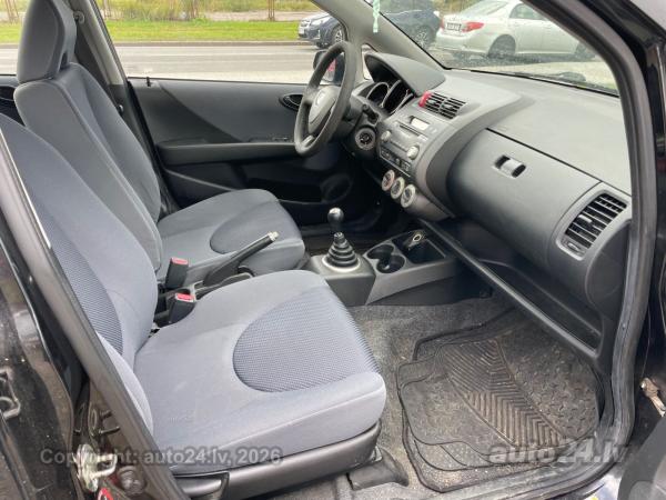 Melns Honda Jazz 2006 Tallina, ar dzinēja tilpumu 1.20 L un nobraukumu 175 tūkst. km par 1100 €, foto 8 vietnē AUTOMOTO.COM.LV
