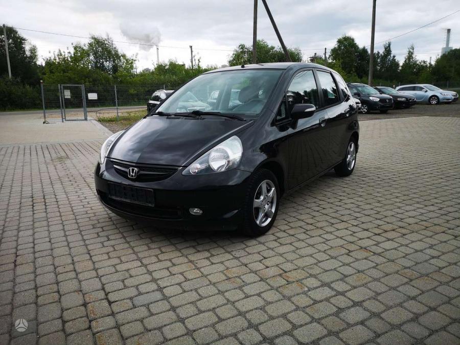 Black Honda Jazz 2009 in Radviliskis, with an engine capacity of 1.34 L and mileage of 199 thousand km for 2450 €, photo 1 on AUTOMOTO.COM.LV