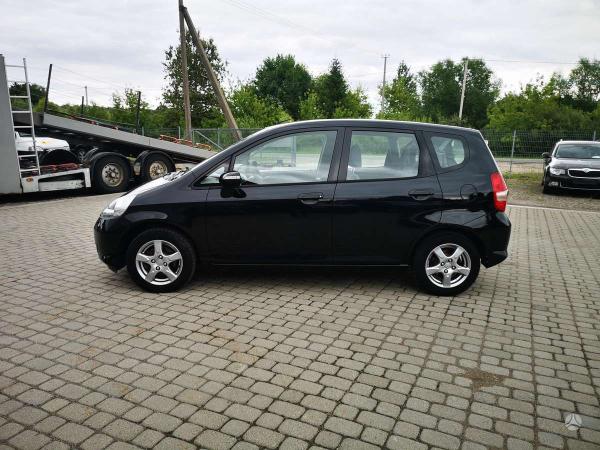 Black Honda Jazz 2009 in Radviliskis, with an engine capacity of 1.34 L and mileage of 199 thousand km for 2450 €, photo 2 on AUTOMOTO.COM.LV