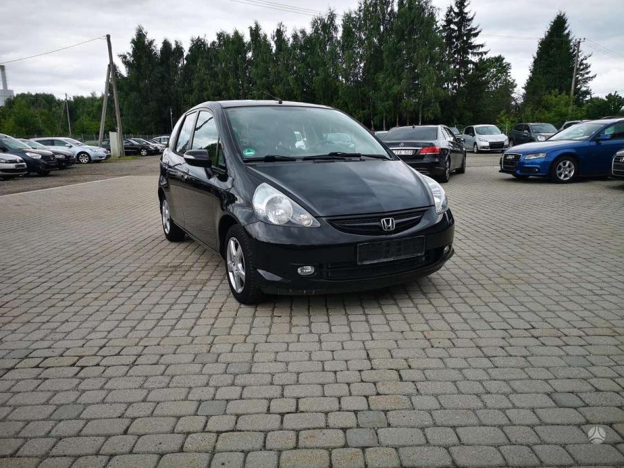 Black Honda Jazz 2009 in Radviliskis, with an engine capacity of 1.34 L and mileage of 199 thousand km for 2450 €, photo 5 on AUTOMOTO.COM.LV