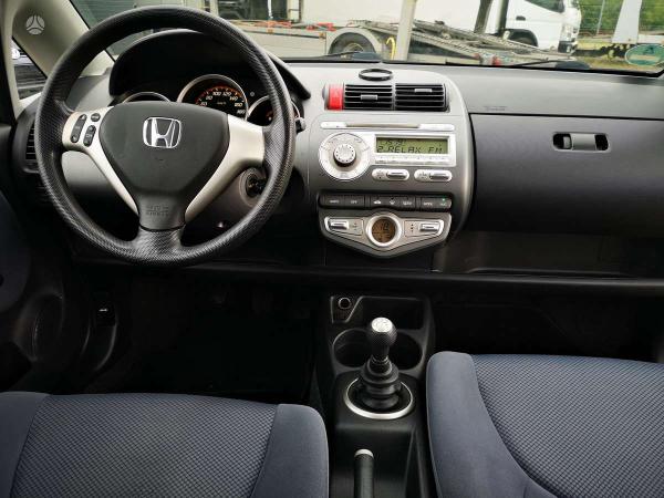 Black Honda Jazz 2009 in Radviliskis, with an engine capacity of 1.34 L and mileage of 199 thousand km for 2450 €, photo 7 on AUTOMOTO.COM.LV