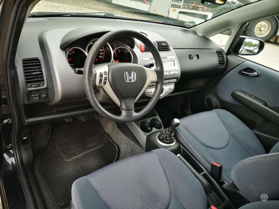 Black Honda Jazz 2009 in Radviliskis, with an engine capacity of 1.34 L and mileage of 199 thousand km for 2450 €, photo 11 on AUTOMOTO.COM.LV
