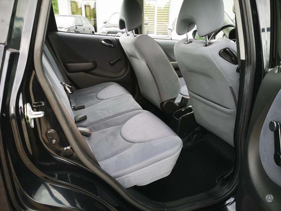 Black Honda Jazz 2009 in Radviliskis, with an engine capacity of 1.34 L and mileage of 199 thousand km for 2450 €, photo 13 on AUTOMOTO.COM.LV