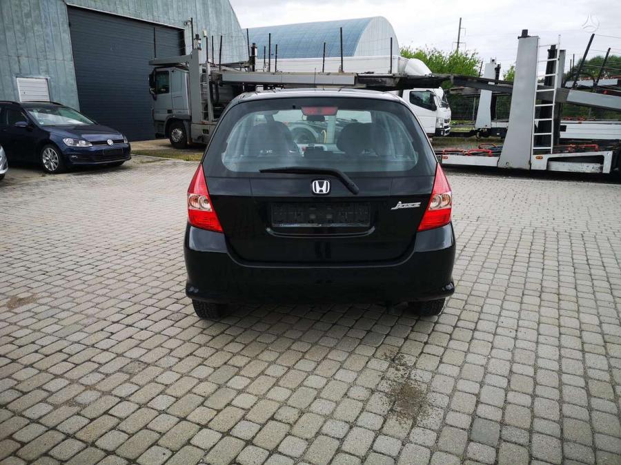 Black Honda Jazz 2009 in Radviliskis, with an engine capacity of 1.34 L and mileage of 199 thousand km for 2450 €, photo 15 on AUTOMOTO.COM.LV