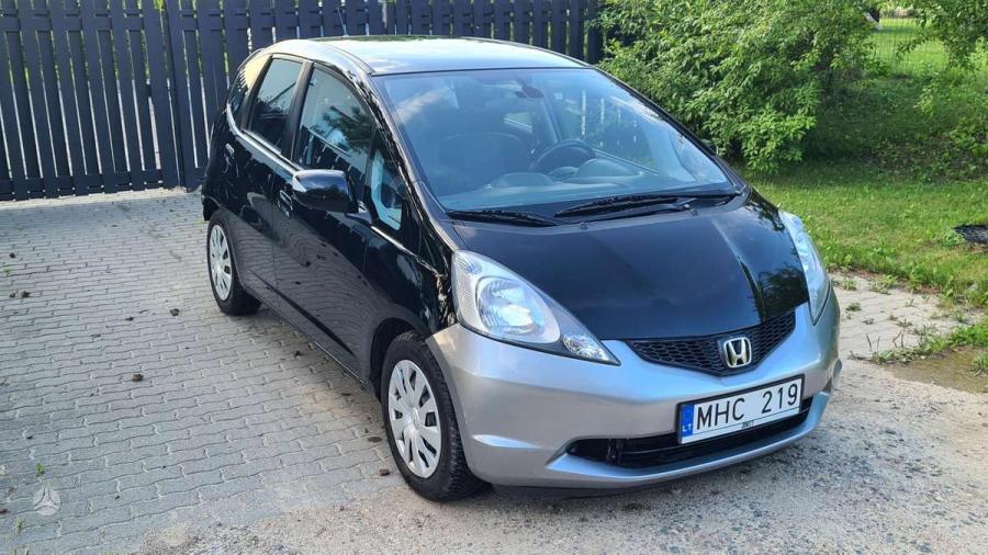 Melns Honda Jazz 2009 Viļņa, ar dzinēja tilpumu 1.34 L un nobraukumu 193 tūkst. km par 1000 €, foto 3 vietnē AUTOMOTO.COM.LV