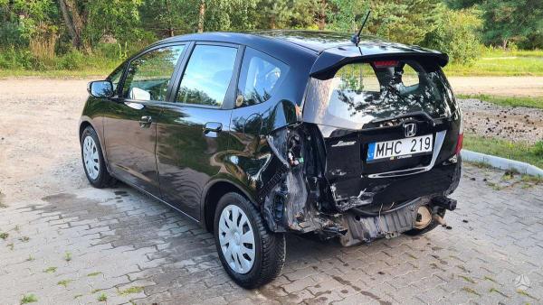 Black Honda Jazz 2009 in Vilnius, with an engine capacity of 1.34 L and mileage of 193 thousand km for 1000 €, photo 3 on AUTOMOTO.COM.LV