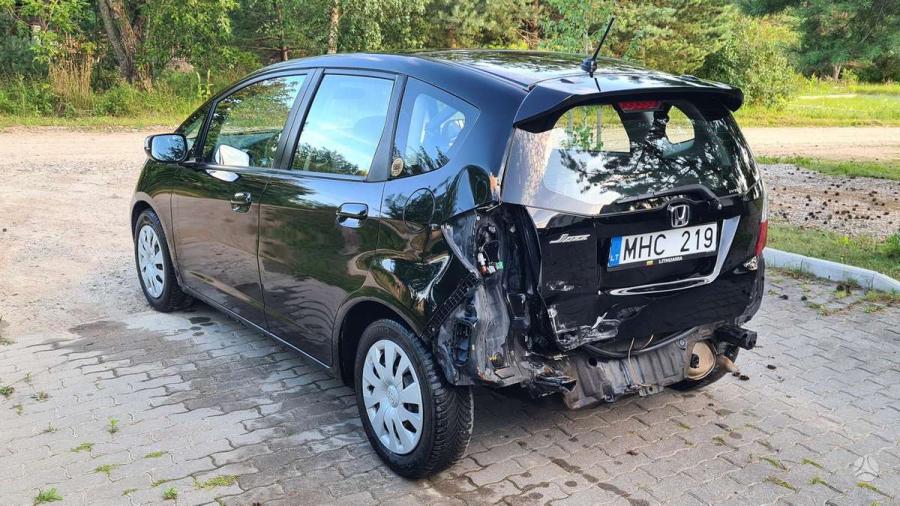Melns Honda Jazz 2009 Viļņa, ar dzinēja tilpumu 1.34 L un nobraukumu 193 tūkst. km par 1000 €, foto 4 vietnē AUTOMOTO.COM.LV