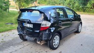 Melns Honda Jazz 2009 Viļņa, ar dzinēja tilpumu 1.34 L un nobraukumu 193 tūkst. km par 1000 €, foto 5 vietnē AUTOMOTO.COM.LV