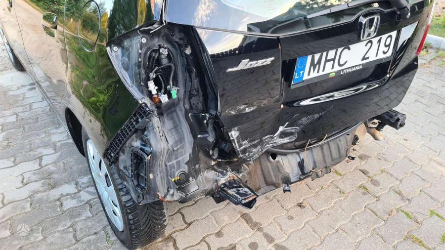Melns Honda Jazz 2009 Viļņa, ar dzinēja tilpumu 1.34 L un nobraukumu 193 tūkst. km par 1000 €, foto 6 vietnē AUTOMOTO.COM.LV
