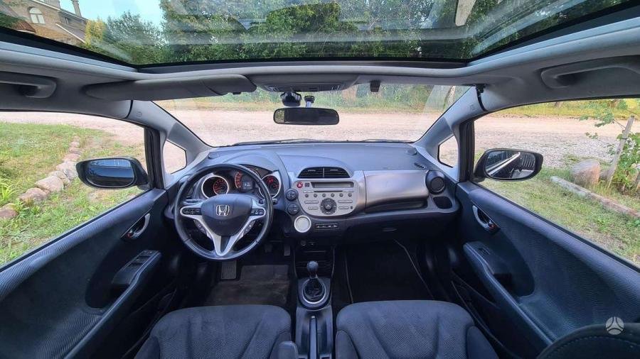 Melns Honda Jazz 2009 Viļņa, ar dzinēja tilpumu 1.34 L un nobraukumu 193 tūkst. km par 1000 €, foto 9 vietnē AUTOMOTO.COM.LV