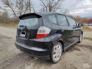 Melns Honda Jazz 2010 Viļņa, ar dzinēja tilpumu 1.50 L un nobraukumu 114 tūkst. km par 1300 €, foto 5 vietnē AUTOMOTO.COM.LV