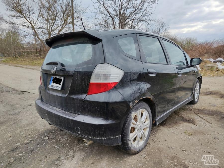 Melns Honda Jazz 2010 Viļņa, ar dzinēja tilpumu 1.50 L un nobraukumu 114 tūkst. km par 1300 €, foto 5 vietnē AUTOMOTO.COM.LV
