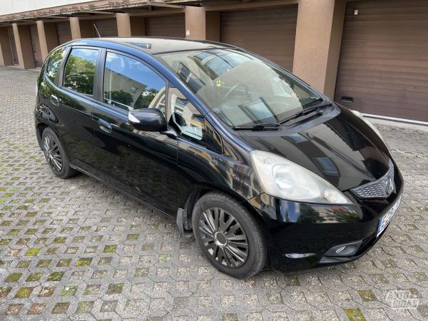 Melns Honda Jazz 2010 Viļņa, ar dzinēja tilpumu 1.30 L un nobraukumu 150 tūkst. km par 2800 €, foto 2 vietnē AUTOMOTO.COM.LV