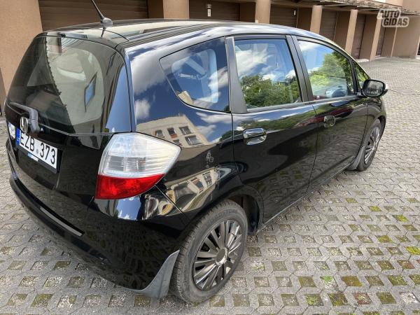 Melns Honda Jazz 2010 Viļņa, ar dzinēja tilpumu 1.30 L un nobraukumu 150 tūkst. km par 2800 €, foto 6 vietnē AUTOMOTO.COM.LV