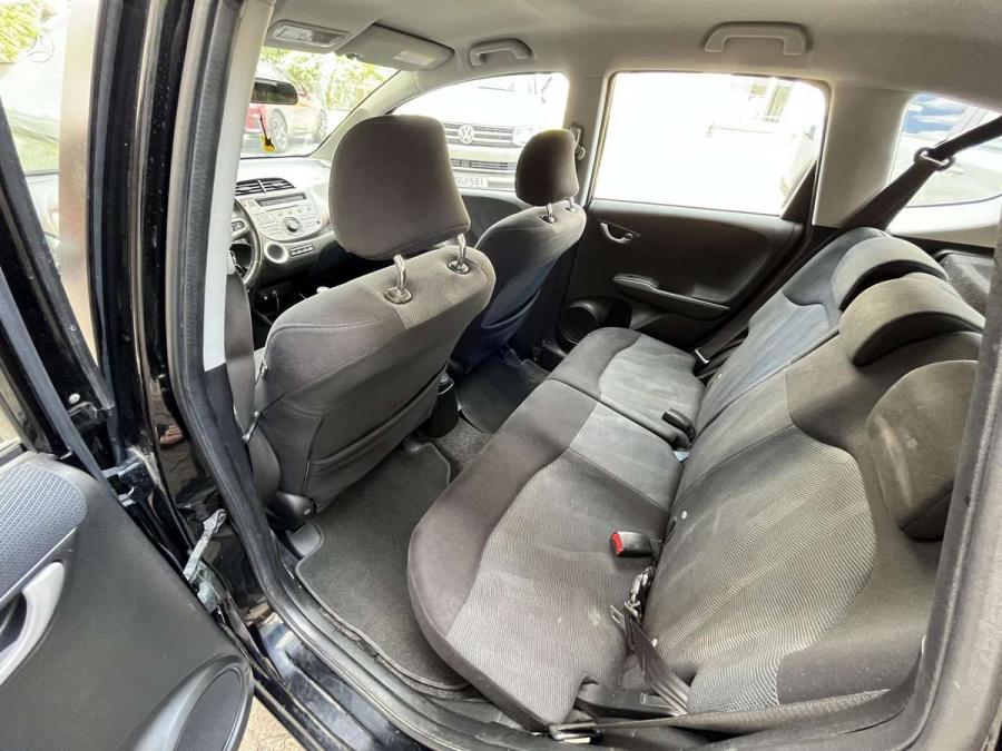 Black Honda Jazz 2010 in Vilnius, with an engine capacity of 1.34 L and mileage of 150 thousand km for 2800 €, photo 9 on AUTOMOTO.COM.LV