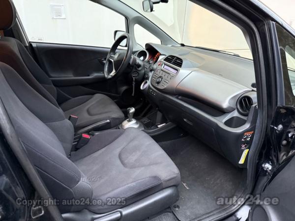 Melns Honda Jazz 2011 Tallina, ar dzinēja tilpumu 1.30 L un nobraukumu 156 tūkst. km par 2800 €, foto 11 vietnē AUTOMOTO.COM.LV
