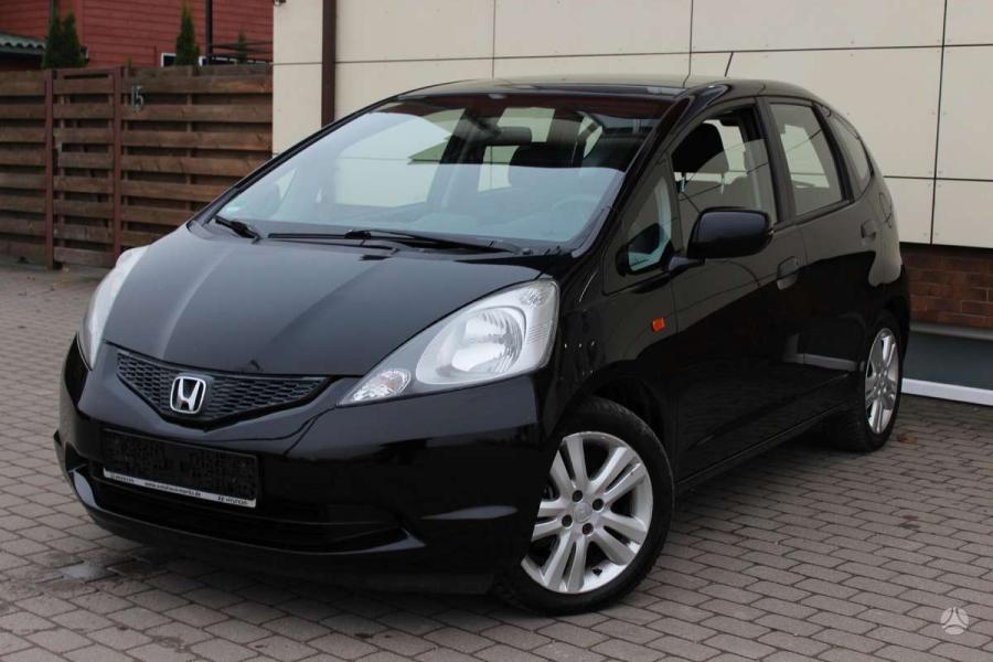 Black Honda Jazz 2011 in Kretinga, with an engine capacity of 1.20 L and mileage of 160 thousand km for 4450 €, photo 4 on AUTOMOTO.COM.LV