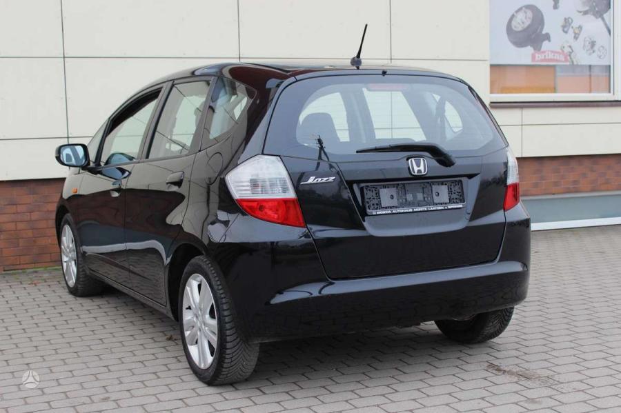 Black Honda Jazz 2011 in Kretinga, with an engine capacity of 1.20 L and mileage of 160 thousand km for 4450 €, photo 6 on AUTOMOTO.COM.LV