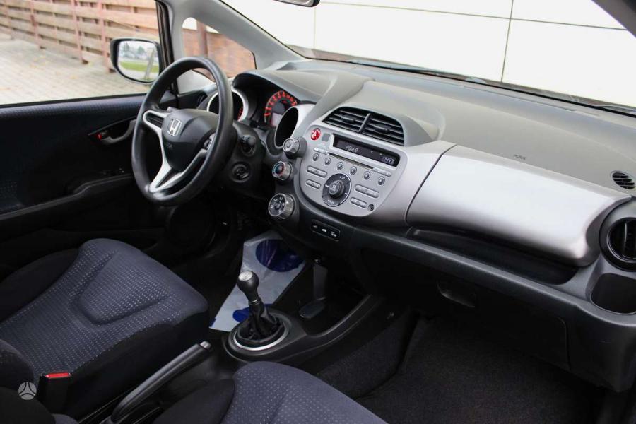 Black Honda Jazz 2011 in Kretinga, with an engine capacity of 1.20 L and mileage of 160 thousand km for 4450 €, photo 14 on AUTOMOTO.COM.LV