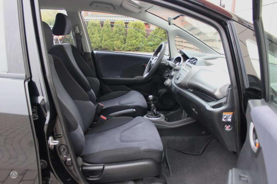 Black Honda Jazz 2011 in Kretinga, with an engine capacity of 1.20 L and mileage of 160 thousand km for 4450 €, photo 15 on AUTOMOTO.COM.LV