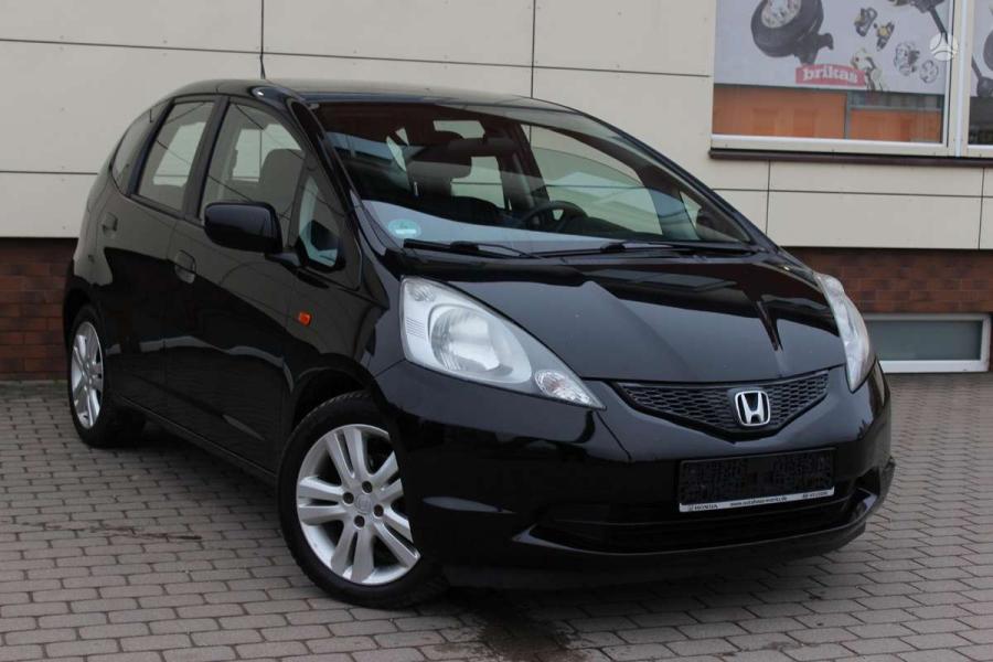 Black Honda Jazz 2011 in Kretinga, with an engine capacity of 1.34 L and mileage of 161 thousand km for 4550 €, photo 1 on AUTOMOTO.COM.LV
