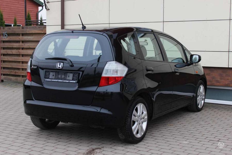 Black Honda Jazz 2011 in Kretinga, with an engine capacity of 1.34 L and mileage of 161 thousand km for 4550 €, photo 7 on AUTOMOTO.COM.LV