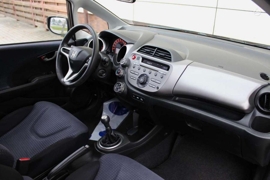 Black Honda Jazz 2011 in Kretinga, with an engine capacity of 1.34 L and mileage of 161 thousand km for 4550 €, photo 14 on AUTOMOTO.COM.LV