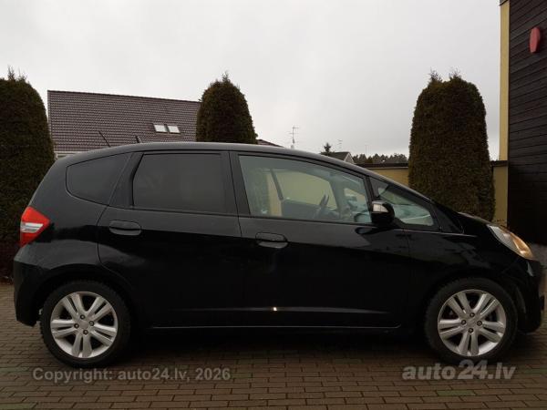 Black Honda Jazz 2011 in Tallinn, with an engine capacity of 1.30 L and mileage of 146 thousand km for 5500 €, photo 2 on AUTOMOTO.COM.LV