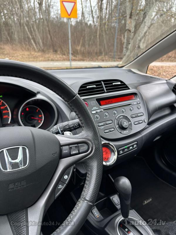 Black Honda Jazz 2011 in Tallinn, with an engine capacity of 1.30 L and mileage of 146 thousand km for 5500 €, photo 3 on AUTOMOTO.COM.LV