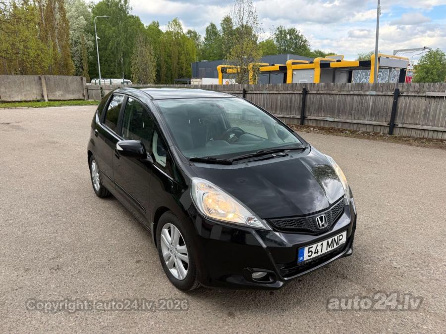 Melns Honda Jazz 2011 Tartu, ar dzinēja tilpumu 1.30 L un nobraukumu 226 tūkst. km par 4450 €, foto 3 vietnē AUTOMOTO.COM.LV