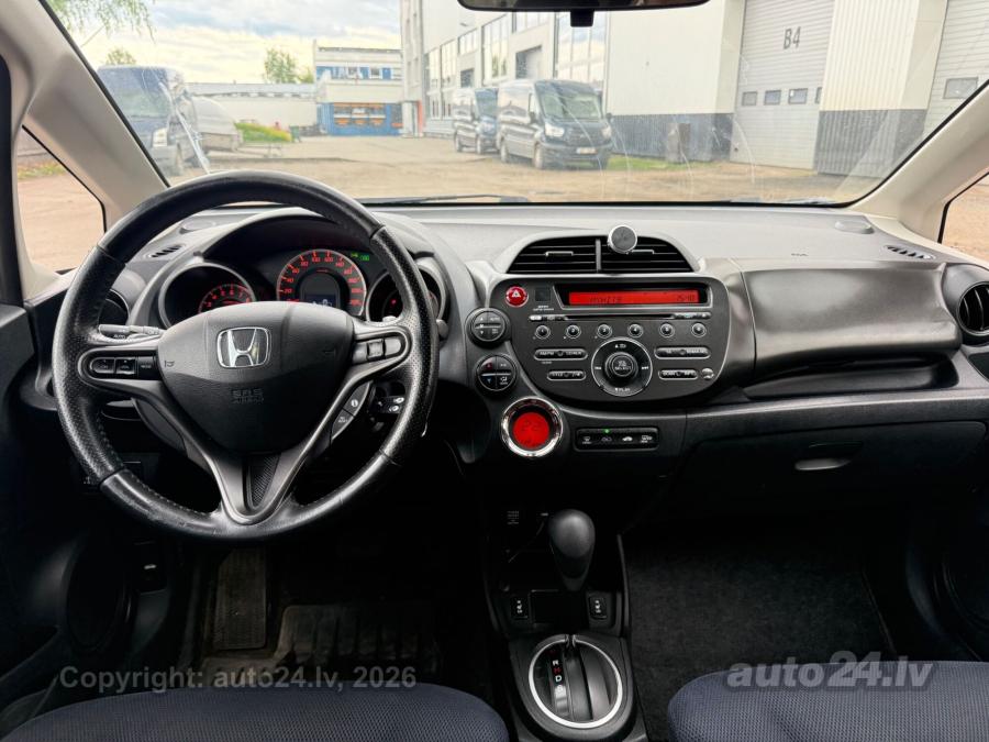 Melns Honda Jazz 2011 Tartu, ar dzinēja tilpumu 1.30 L un nobraukumu 226 tūkst. km par 4450 €, foto 12 vietnē AUTOMOTO.COM.LV