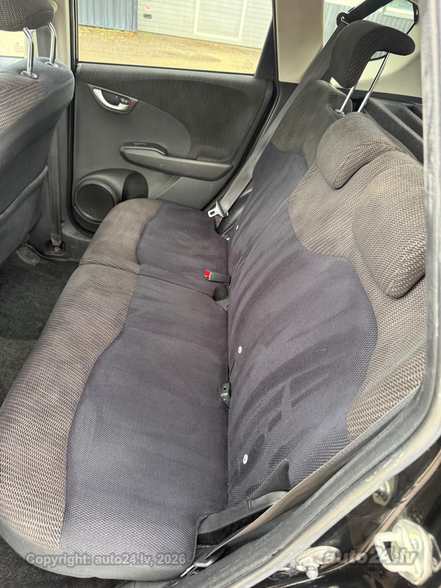 Melns Honda Jazz 2011 Tartu, ar dzinēja tilpumu 1.30 L un nobraukumu 226 tūkst. km par 4450 €, foto 13 vietnē AUTOMOTO.COM.LV