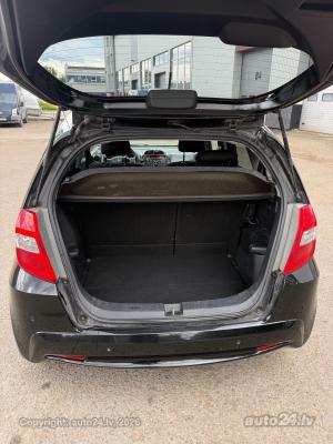 Melns Honda Jazz 2011 Tartu, ar dzinēja tilpumu 1.30 L un nobraukumu 226 tūkst. km par 4450 €, foto 14 vietnē AUTOMOTO.COM.LV