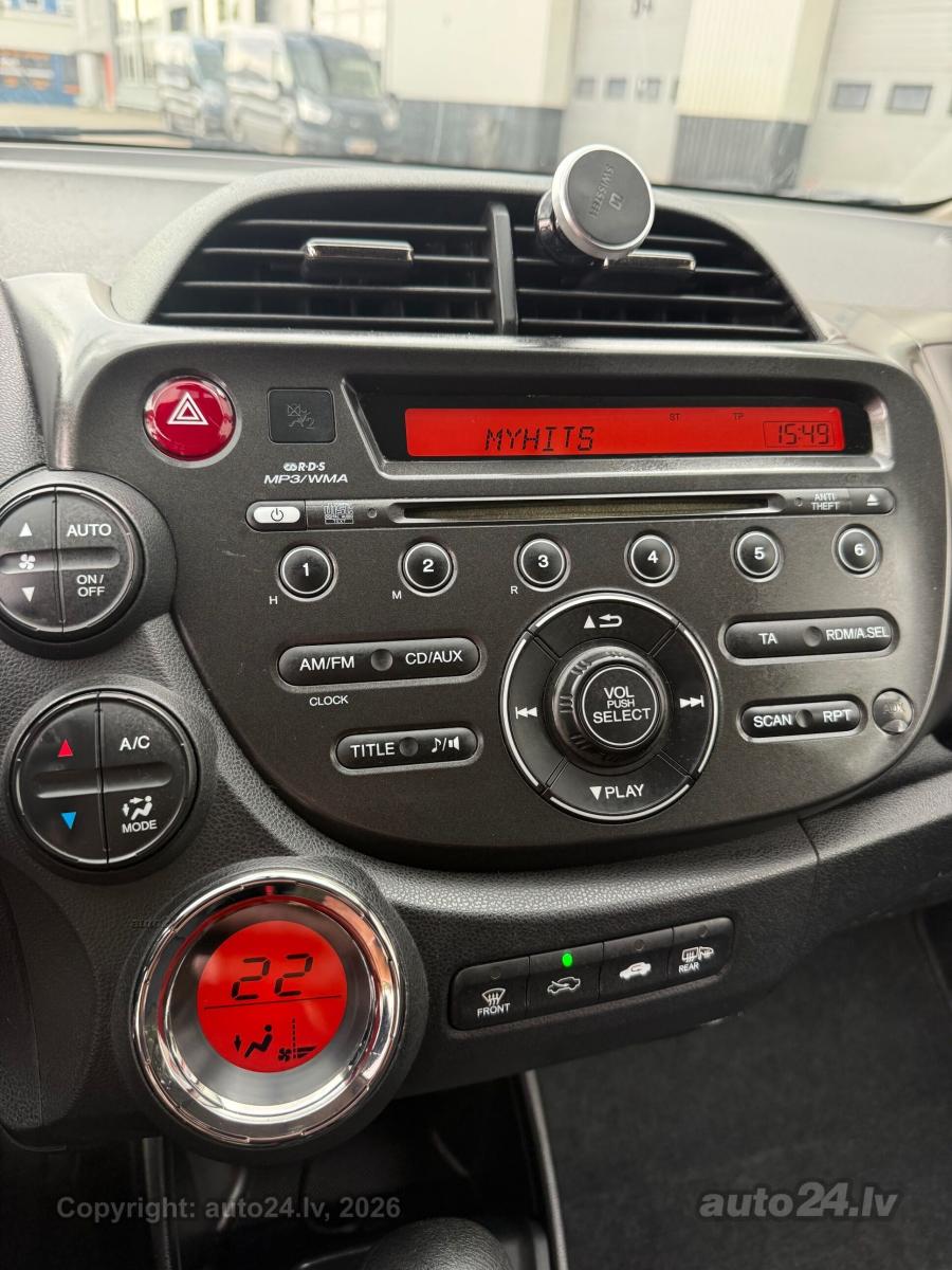 Melns Honda Jazz 2011 Tartu, ar dzinēja tilpumu 1.30 L un nobraukumu 226 tūkst. km par 4450 €, foto 17 vietnē AUTOMOTO.COM.LV