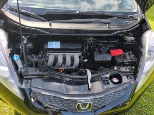 Black Honda Jazz 2011 in Utena, with an engine capacity of 1.34 L and mileage of 180 thousand km for 3950 €, photo 8 on AUTOMOTO.COM.LV