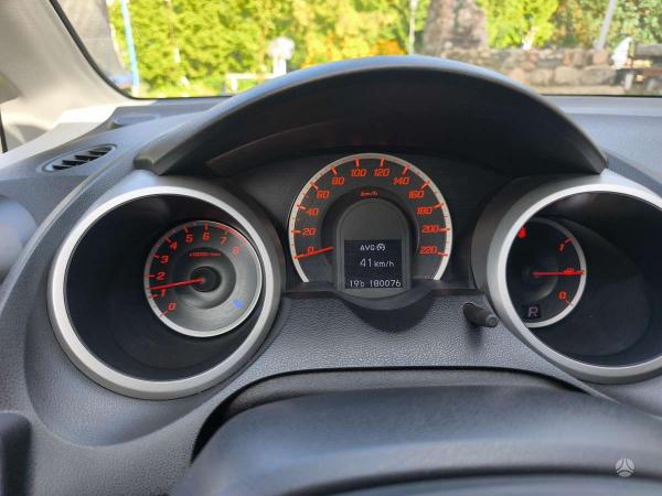 Black Honda Jazz 2011 in Utena, with an engine capacity of 1.34 L and mileage of 180 thousand km for 3950 €, photo 9 on AUTOMOTO.COM.LV