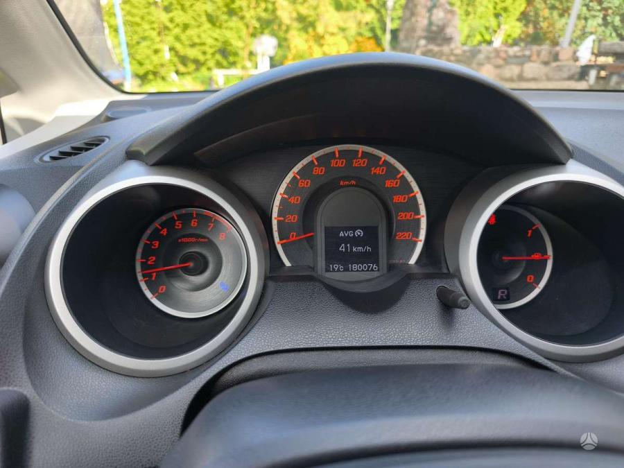 Black Honda Jazz 2011 in Utena, with an engine capacity of 1.34 L and mileage of 180 thousand km for 3950 €, photo 9 on AUTOMOTO.COM.LV